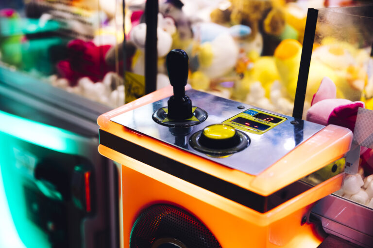 From Claws to Coins: The Essential Parts of a Claw Machine - Tongru